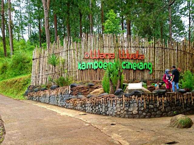 Kampung Ciherang Sumedang, Menikmati Keindahan Alam Terbuka