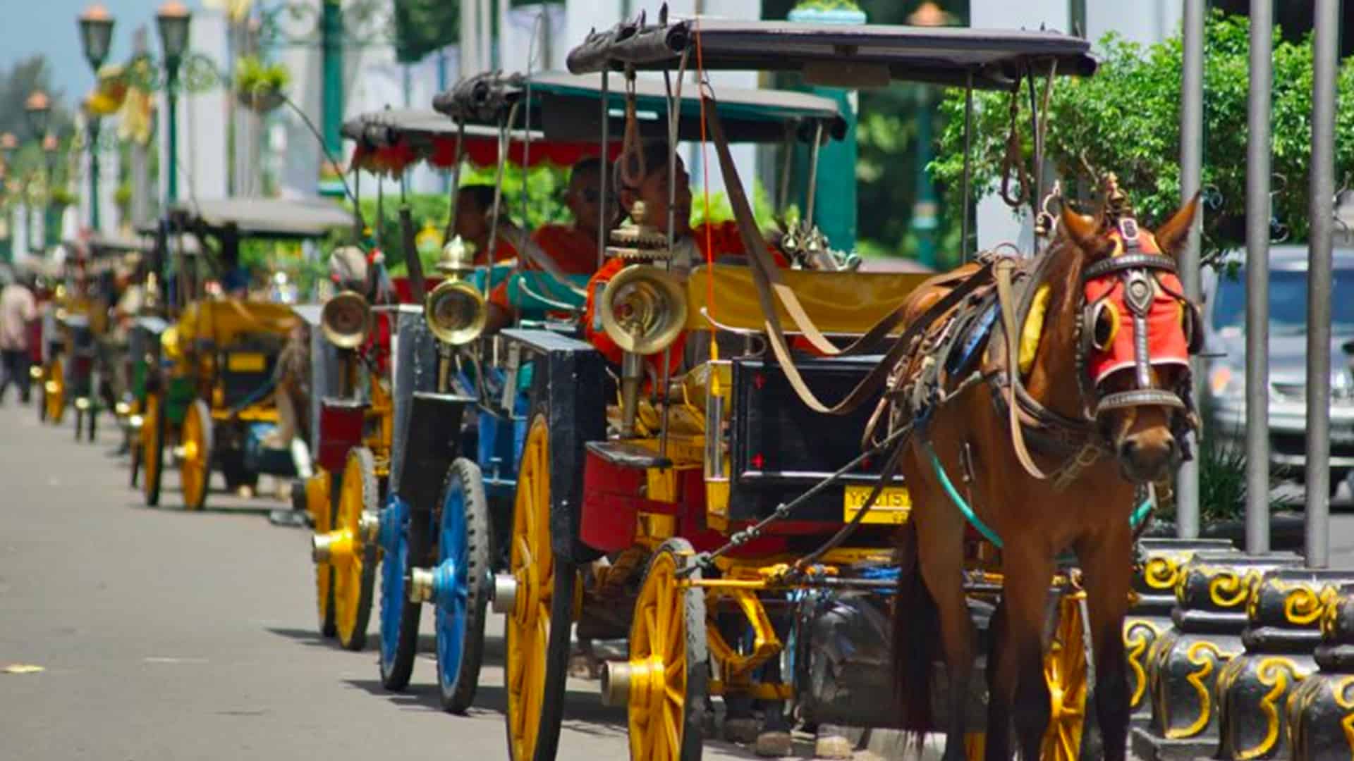 4 Alat Transportasi Tradisional - Becak - Labiru Tour